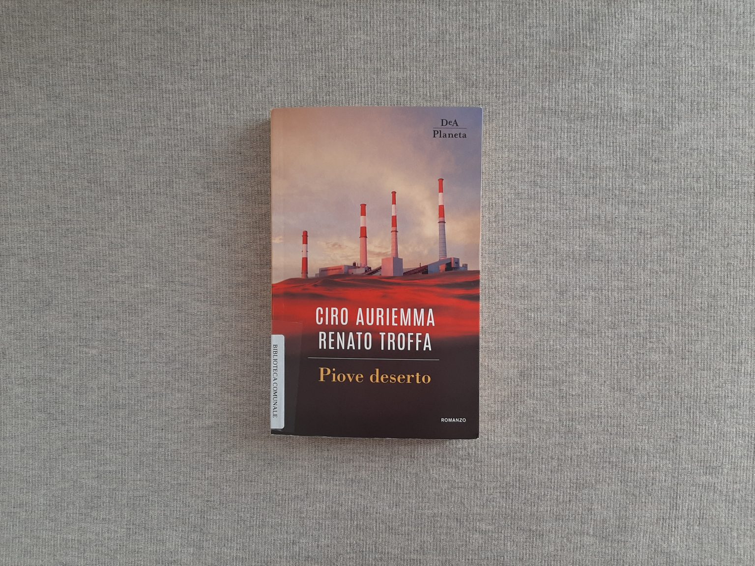 Piove deserto di Ciro Auriemma e Renato Troffa - Risvolti di copertina