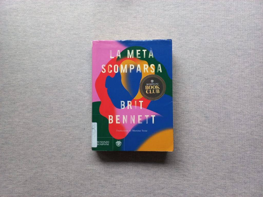 La met scomparsa di Brit Bennett - Risvolti di copertina